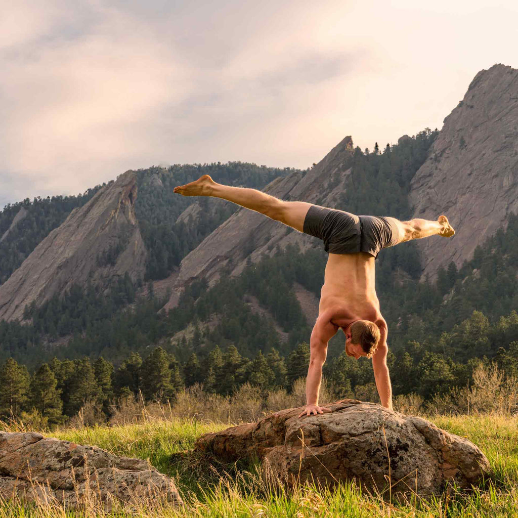 Meet Carson Calhoun, Handstandup Comedian & Rocket Yoga Pro | ALO