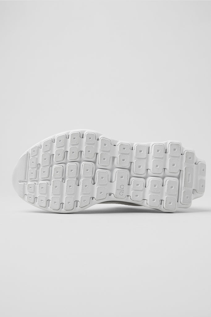 Alo Runner - White/White | Alo Yoga