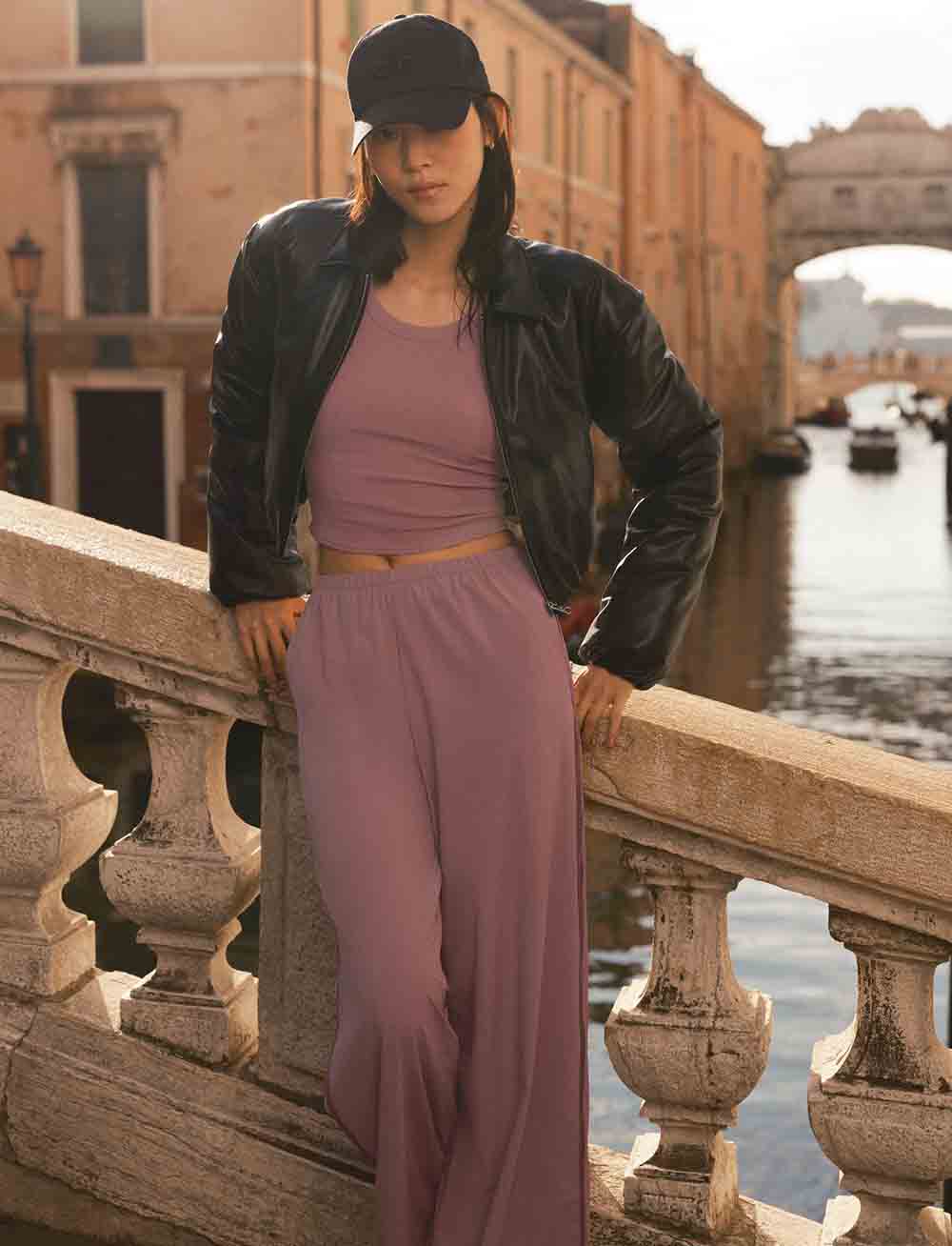 Alo Yoga | Yoga leggings, clothes, and accessories for studio to street