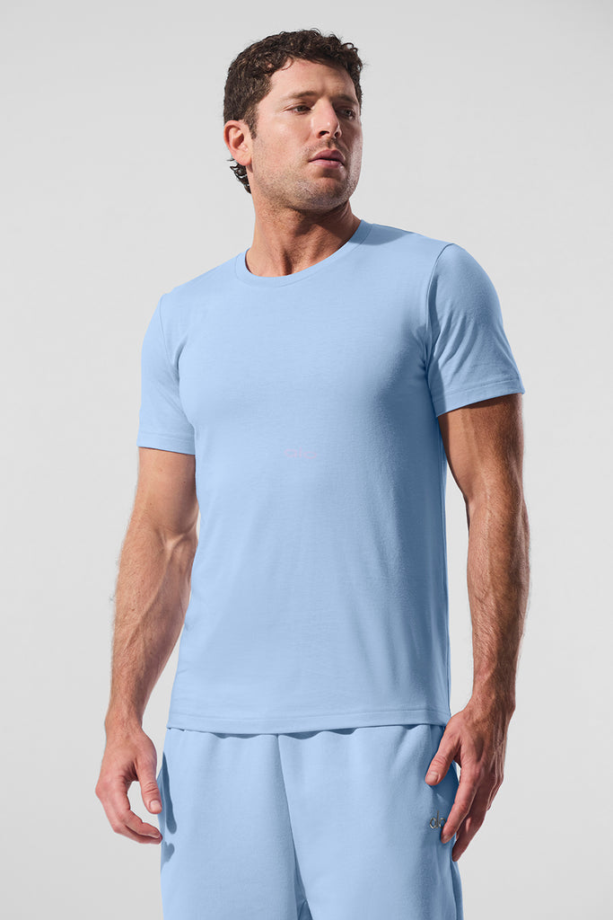 Triumph Tee - Seashell Blue | Alo Yoga