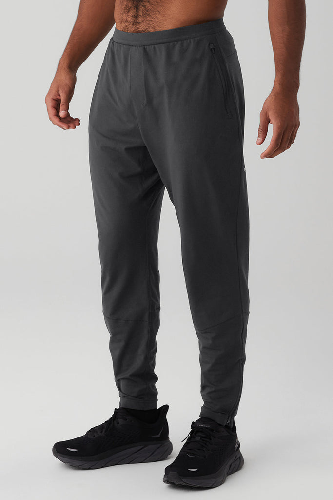 Conquer React Performance Pant - Anthracite | Alo Yoga