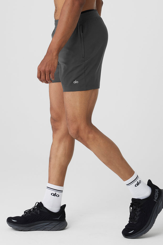 7" Conquer React Performance Short - Anthracite | ALO
