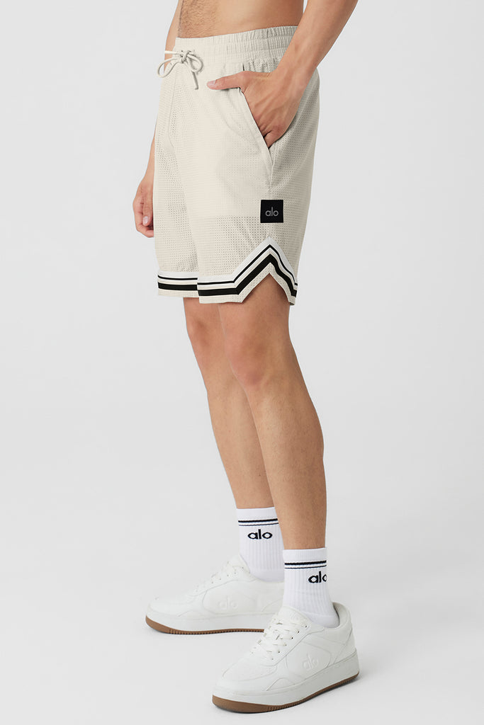 9" Traction Arena Short - Bone | Alo Yoga