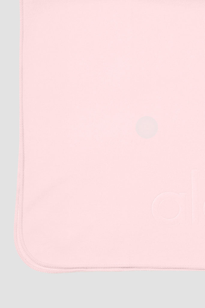 Performance No Sweat Hand Towel - Powder Pink | Alo Yoga