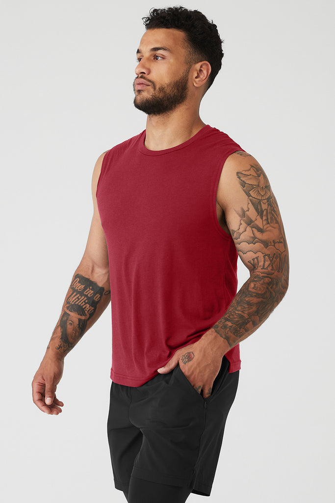 The Triumph Muscle Tank - Victory Red | Alo Yoga